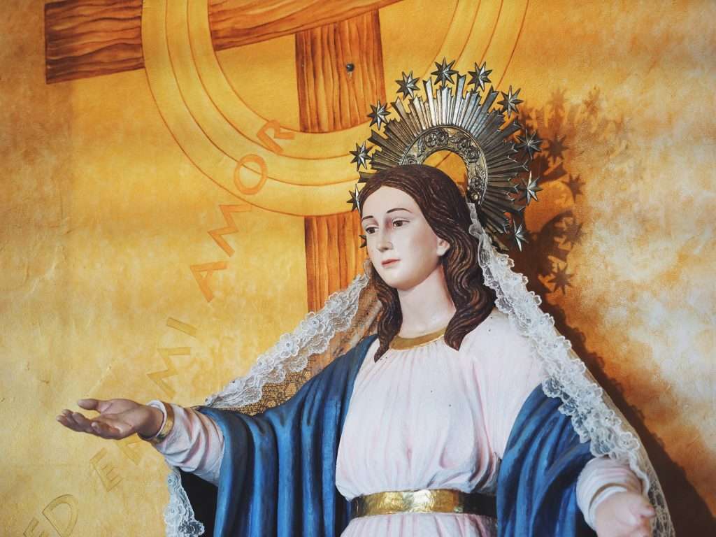 6 Powerful Ways to Celebrate the Month of Mary - Catholicsay